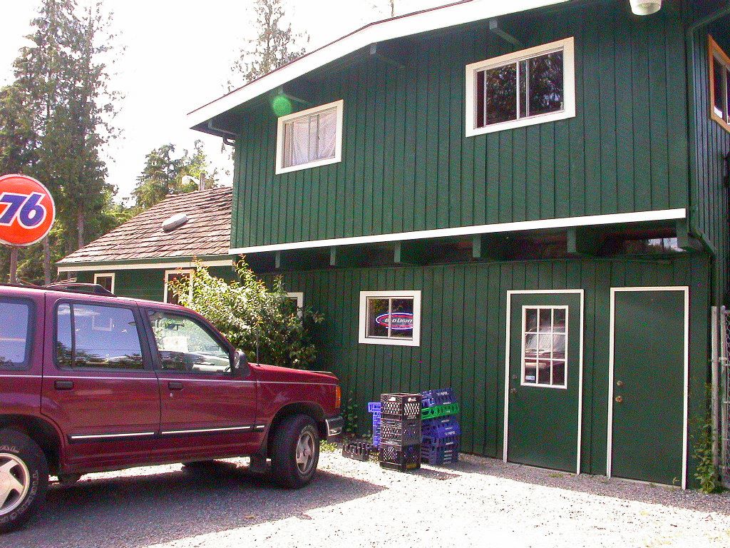 Locations Hub - Lake Roesiger Store