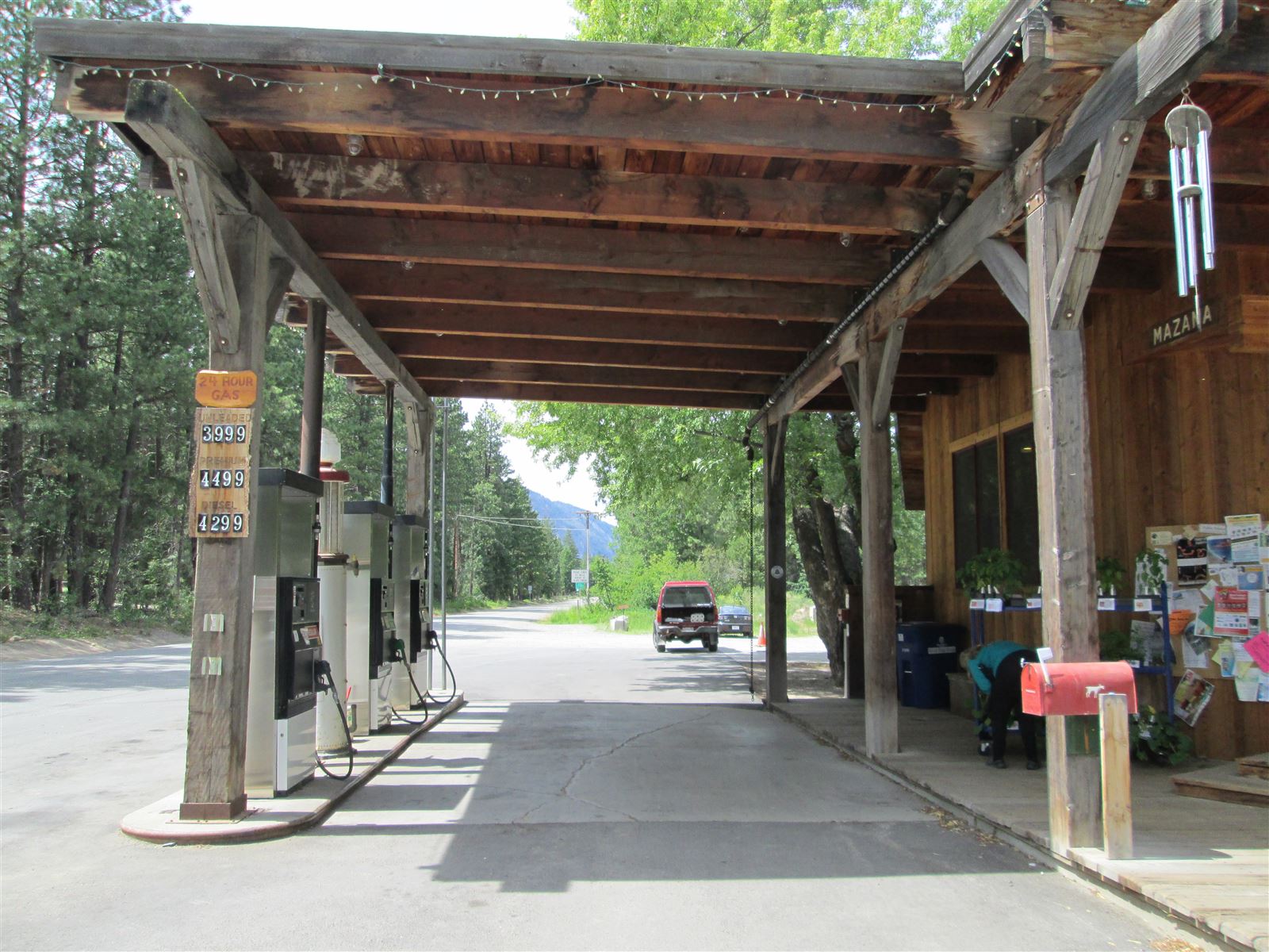 Locations Hub - Mazama General Store & Gas Station
